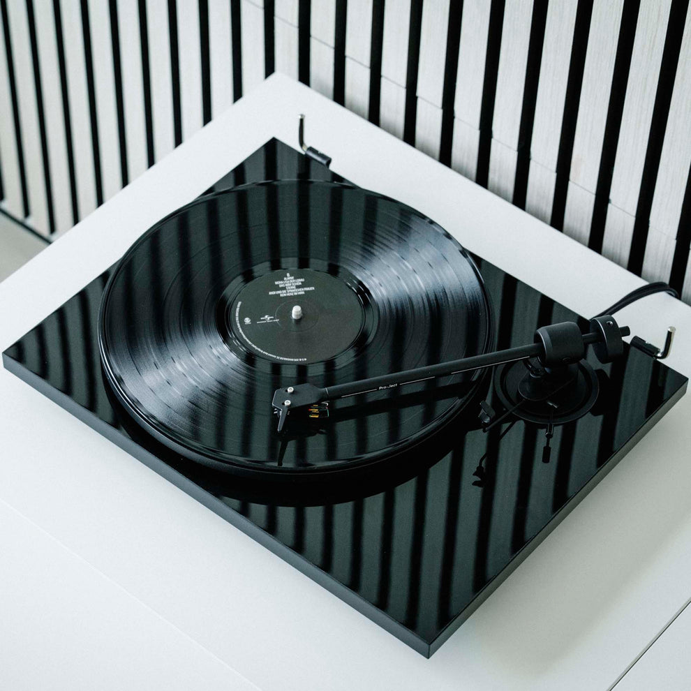 ProJect E1 Phono Turntable | Built-In Switchable Phono Stage – Audio Trends